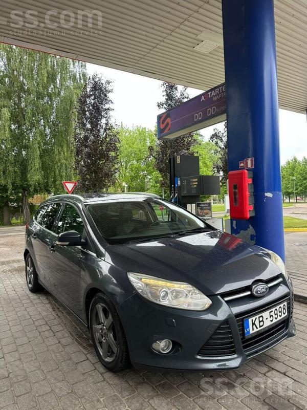 Pelēks Ford Focus 2014 Jelgava, ar dzinēja tilpumu 2.00 L un nobraukumu 315 tūkst. km par 3900 €, foto 1 vietnē AUTOMOTO.COM.LV