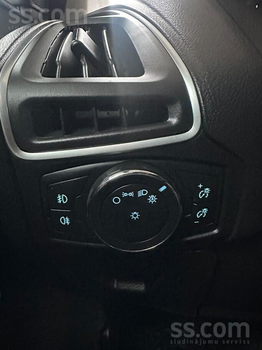 Grey Ford Focus 2014 in Jelgava, with an engine capacity of 2.00 L and mileage of 315 thousand km for 3900 €, photo 15 on AUTOMOTO.COM.LV