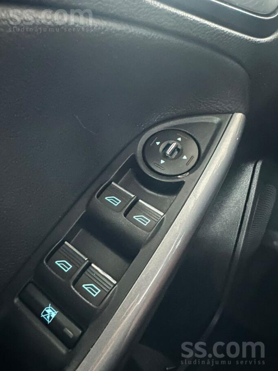 Grey Ford Focus 2014 in Jelgava, with an engine capacity of 2.00 L and mileage of 315 thousand km for 3900 €, photo 16 on AUTOMOTO.COM.LV