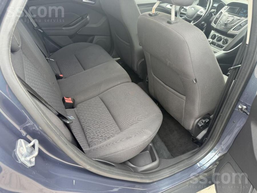 Grey Ford Focus 2014 in Saldus, with an engine capacity of 1.60 L and mileage of 252 thousand km for 4440 €, photo 10 on AUTOMOTO.COM.LV