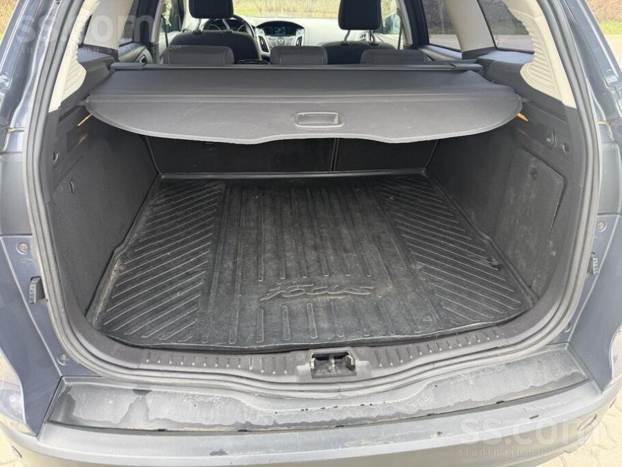 Grey Ford Focus 2014 in Saldus, with an engine capacity of 1.60 L and mileage of 252 thousand km for 4440 €, photo 11 on AUTOMOTO.COM.LV