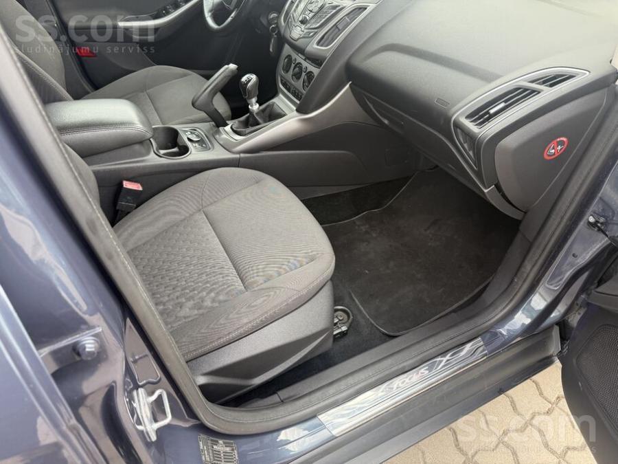 Grey Ford Focus 2014 in Saldus, with an engine capacity of 1.60 L and mileage of 252 thousand km for 4440 €, photo 12 on AUTOMOTO.COM.LV