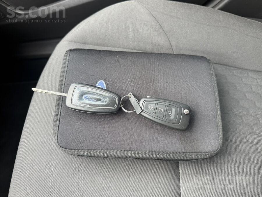 Grey Ford Focus 2014 in Saldus, with an engine capacity of 1.60 L and mileage of 252 thousand km for 4440 €, photo 27 on AUTOMOTO.COM.LV