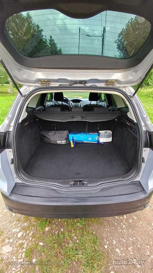 Grey Ford Focus 2014 in Tallinn, with an engine capacity of 1.60 L and mileage of 203 thousand km for 4000 €, photo 7 on AUTOMOTO.COM.LV