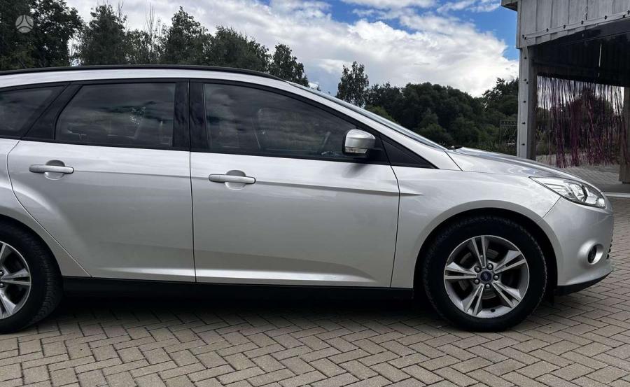 Pelēks Ford Focus 2014 Utena, ar dzinēja tilpumu 1.00 L un nobraukumu 246 tūkst. km par 2950 €, foto 14 vietnē AUTOMOTO.COM.LV