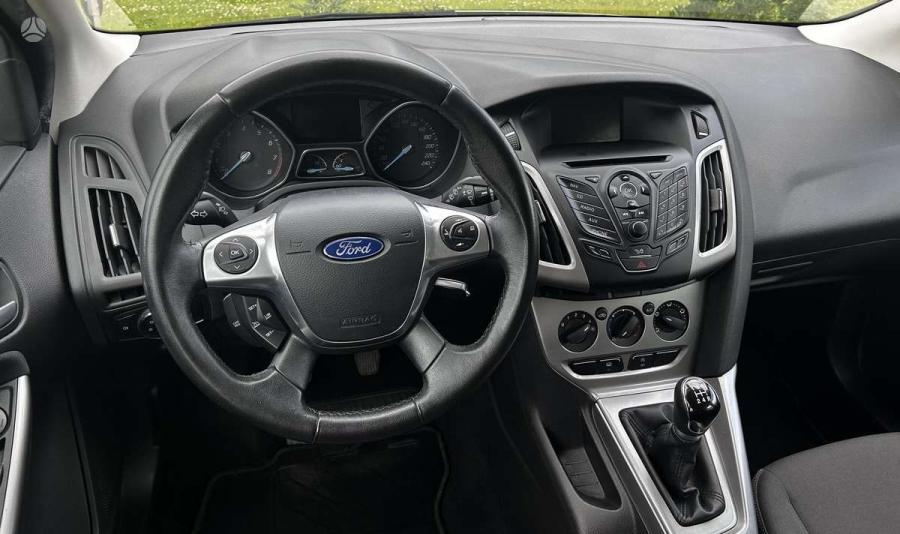 Pelēks Ford Focus 2014 Utena, ar dzinēja tilpumu 1.00 L un nobraukumu 246 tūkst. km par 2950 €, foto 23 vietnē AUTOMOTO.COM.LV