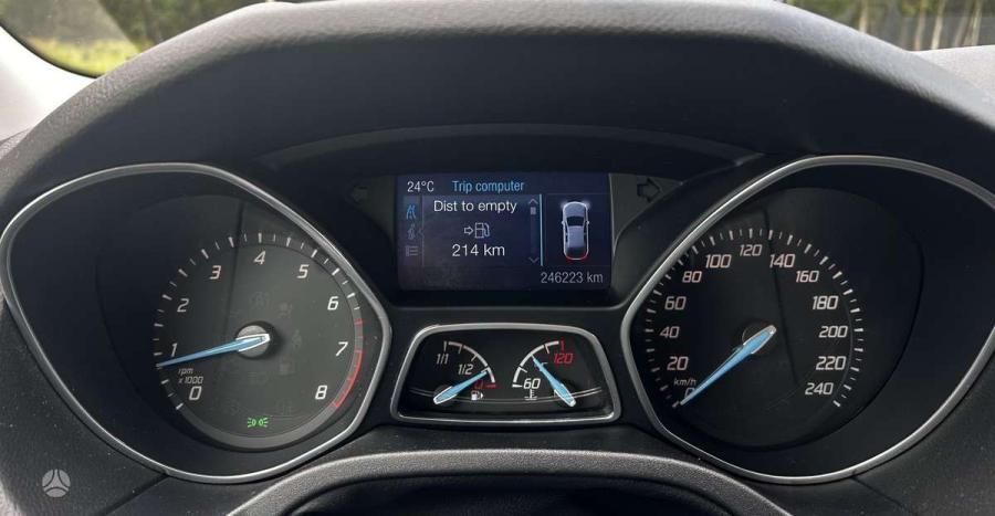 Pelēks Ford Focus 2014 Utena, ar dzinēja tilpumu 1.00 L un nobraukumu 246 tūkst. km par 2950 €, foto 24 vietnē AUTOMOTO.COM.LV