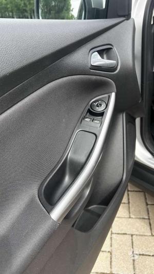 Pelēks Ford Focus 2014 Utena, ar dzinēja tilpumu 1.00 L un nobraukumu 246 tūkst. km par 2950 €, foto 27 vietnē AUTOMOTO.COM.LV