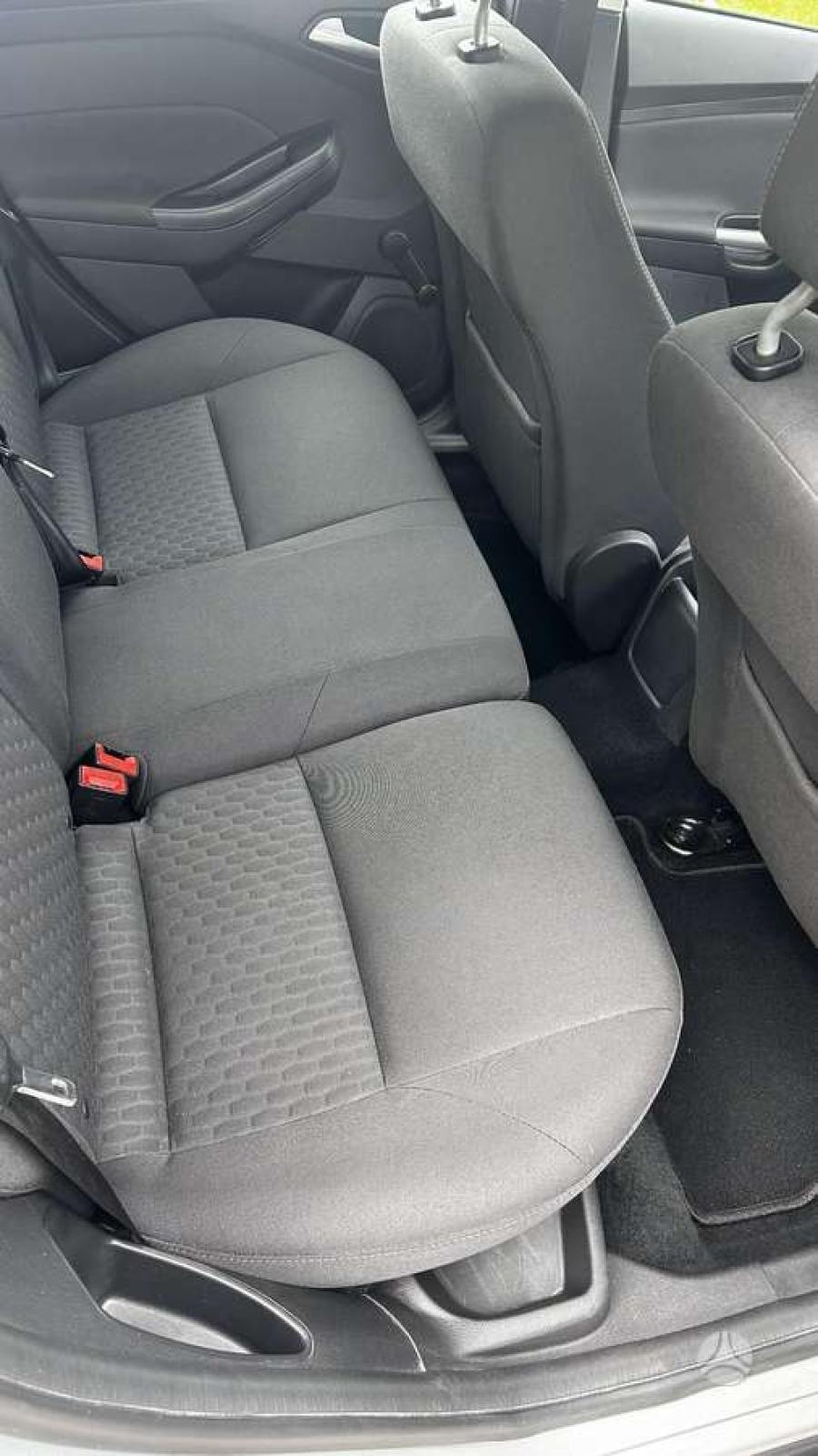 Pelēks Ford Focus 2014 Utena, ar dzinēja tilpumu 1.00 L un nobraukumu 246 tūkst. km par 2950 €, foto 29 vietnē AUTOMOTO.COM.LV