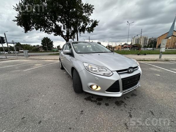 Pelēks Ford Focus 2014 Rīga, ar dzinēja tilpumu 1.60 L un nobraukumu 127 tūkst. km par 3699 €, foto 2 vietnē AUTOMOTO.COM.LV
