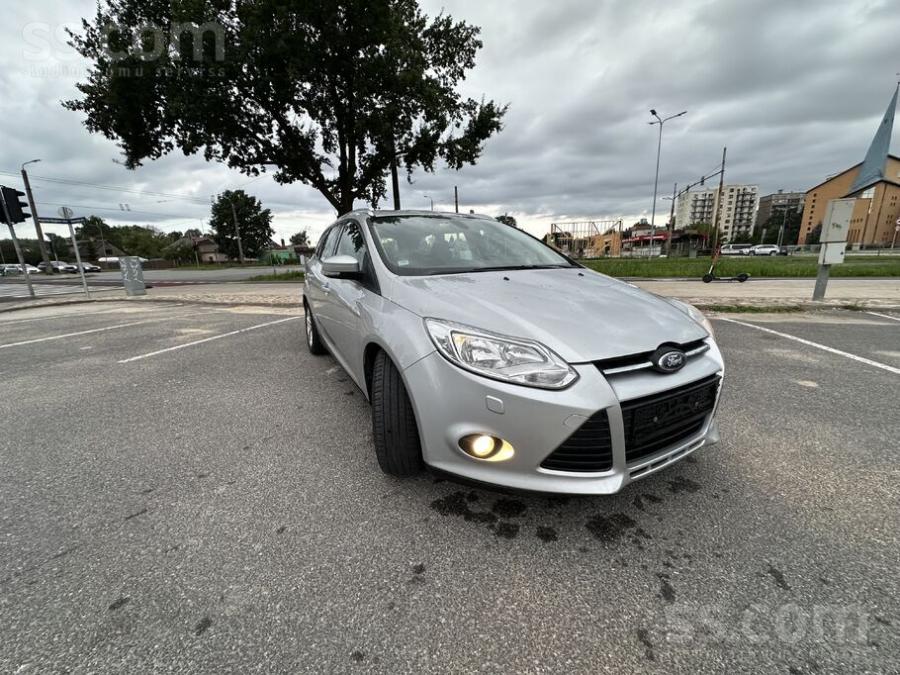 Pelēks Ford Focus 2014 Rīga, ar dzinēja tilpumu 1.60 L un nobraukumu 127 tūkst. km par 3699 €, foto 3 vietnē AUTOMOTO.COM.LV