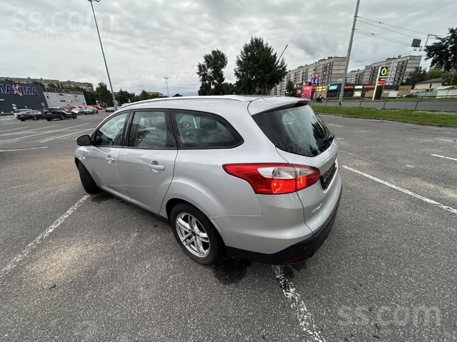 Pelēks Ford Focus 2014 Rīga, ar dzinēja tilpumu 1.60 L un nobraukumu 127 tūkst. km par 3699 €, foto 5 vietnē AUTOMOTO.COM.LV