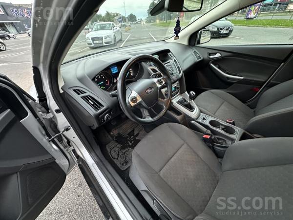Pelēks Ford Focus 2014 Rīga, ar dzinēja tilpumu 1.60 L un nobraukumu 127 tūkst. km par 3699 €, foto 5 vietnē AUTOMOTO.COM.LV
