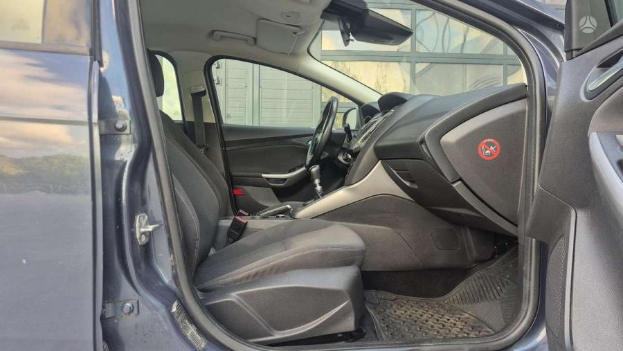 Pelēks Ford Focus 2014 Klaipėda, ar dzinēja tilpumu 1.00 L un nobraukumu 278 tūkst. km par 2200 €, foto 15 vietnē AUTOMOTO.COM.LV