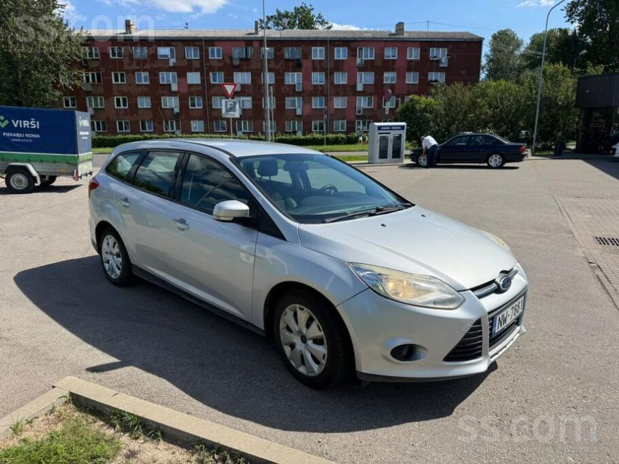 Pelēks Ford Focus 2014 Rīga, ar dzinēja tilpumu 1.60 L un nobraukumu 232 tūkst. km par 2600 €, foto 4 vietnē AUTOMOTO.COM.LV