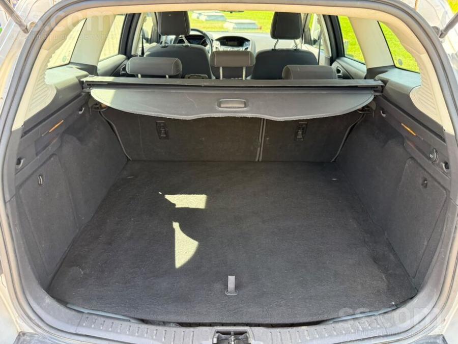 Pelēks Ford Focus 2014 Rīga, ar dzinēja tilpumu 1.60 L un nobraukumu 232 tūkst. km par 2600 €, foto 7 vietnē AUTOMOTO.COM.LV