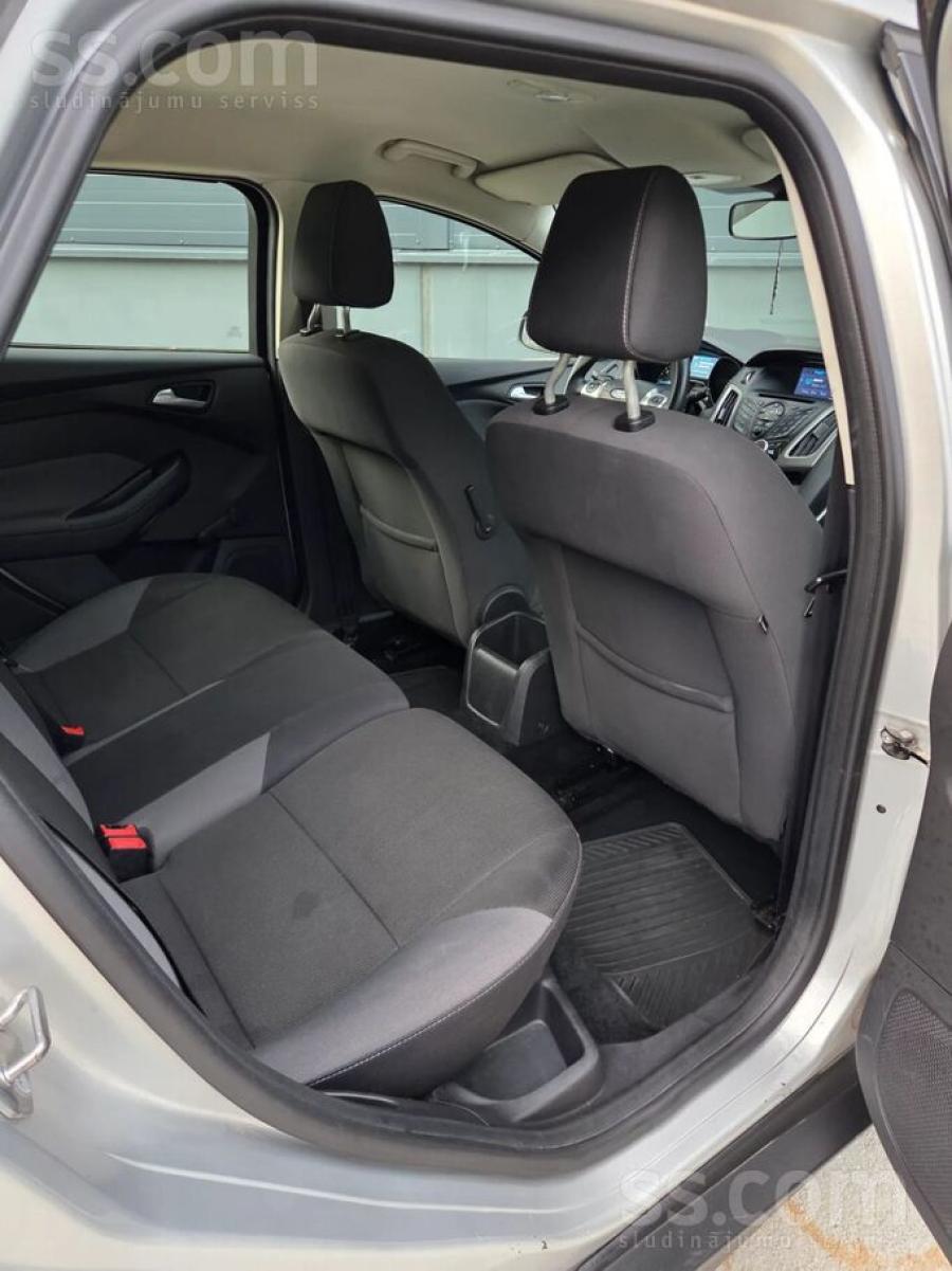 Pelēks Ford Focus 2014 Rīga, ar dzinēja tilpumu 1.60 L un nobraukumu 236 tūkst. km par 2990 €, foto 19 vietnē AUTOMOTO.COM.LV