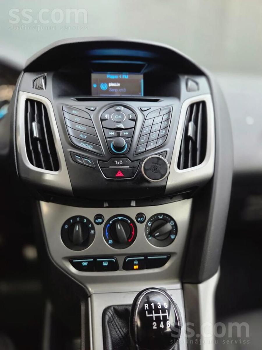 Pelēks Ford Focus 2014 Rīga, ar dzinēja tilpumu 1.60 L un nobraukumu 236 tūkst. km par 2990 €, foto 24 vietnē AUTOMOTO.COM.LV