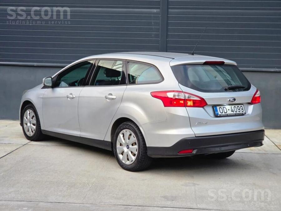 Pelēks Ford Focus 2014 Rīga, ar dzinēja tilpumu 1.60 L un nobraukumu 236 tūkst. km par 2990 €, foto 28 vietnē AUTOMOTO.COM.LV