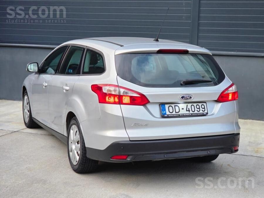 Pelēks Ford Focus 2014 Rīga, ar dzinēja tilpumu 1.60 L un nobraukumu 236 tūkst. km par 2990 €, foto 32 vietnē AUTOMOTO.COM.LV