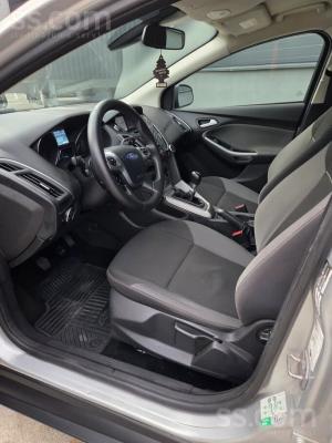Pelēks Ford Focus 2014 Rīga, ar dzinēja tilpumu 1.60 L un nobraukumu 236 tūkst. km par 2990 €, foto 33 vietnē AUTOMOTO.COM.LV