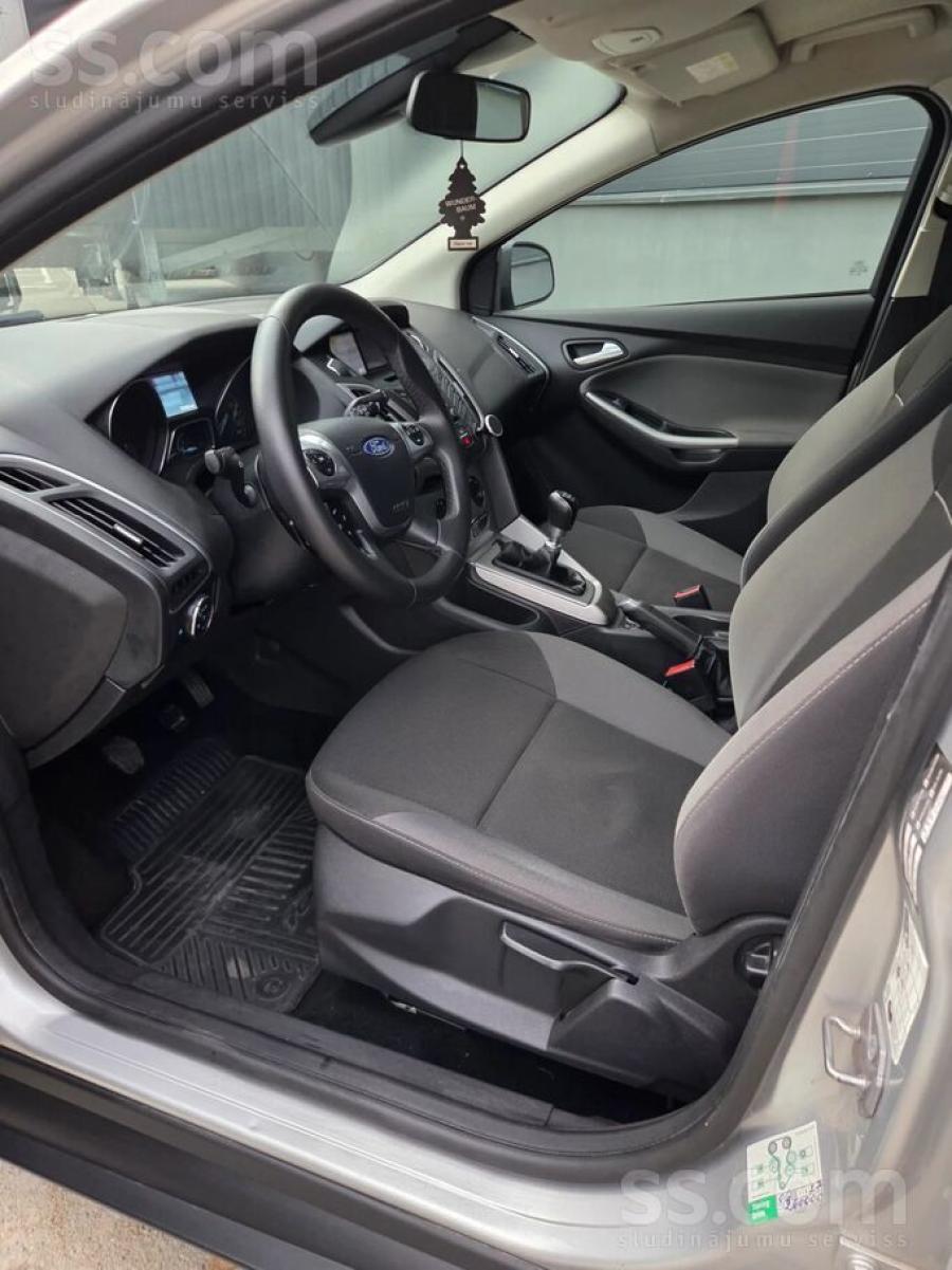 Pelēks Ford Focus 2014 Rīga, ar dzinēja tilpumu 1.60 L un nobraukumu 236 tūkst. km par 2990 €, foto 33 vietnē AUTOMOTO.COM.LV