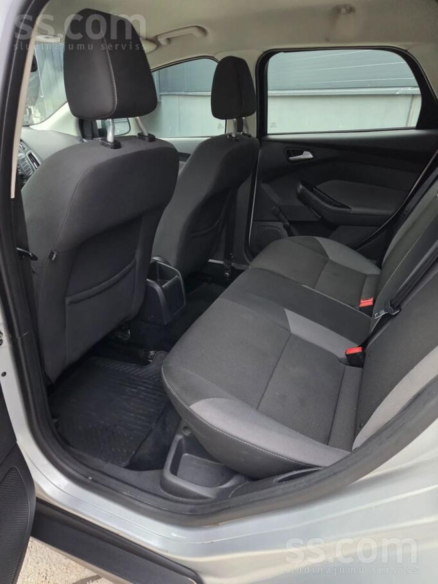 Pelēks Ford Focus 2014 Rīga, ar dzinēja tilpumu 1.60 L un nobraukumu 236 tūkst. km par 2990 €, foto 34 vietnē AUTOMOTO.COM.LV