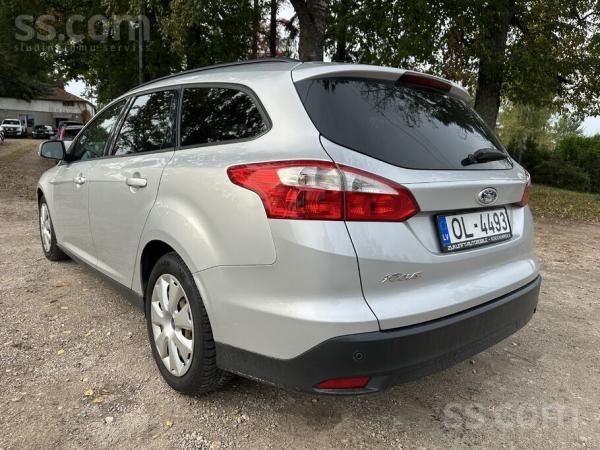 Ford Focus 2014 Rīga vietnē Pelēks Ford Focus 2014 Rīga, ar dzinēja tilpumu 1.60 L un nobraukumu 233 tūkst. km par 3750 €, foto 4 vietnē AUTOMOTO.COM.LV