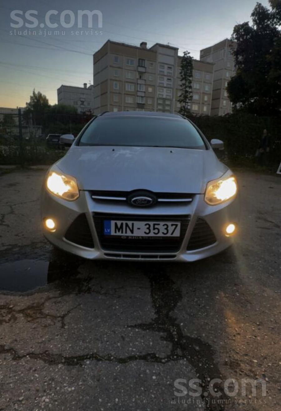 Pelēks Ford Focus 2014 Rīga, ar dzinēja tilpumu 1.60 L un nobraukumu 247 tūkst. km par 2500 €, foto 1 vietnē AUTOMOTO.COM.LV