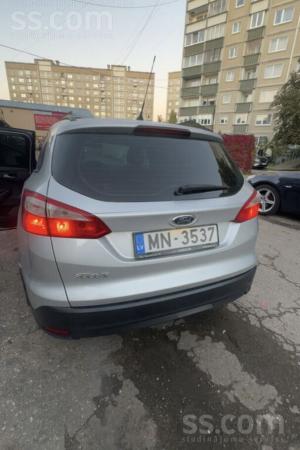 Pelēks Ford Focus 2014 Rīga, ar dzinēja tilpumu 1.60 L un nobraukumu 247 tūkst. km par 2500 €, foto 4 vietnē AUTOMOTO.COM.LV