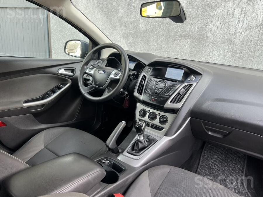 Pelēks Ford Focus 2014 Liepāja, ar dzinēja tilpumu 1.60 L un nobraukumu 289 tūkst. km par 3450 €, foto 8 vietnē AUTOMOTO.COM.LV