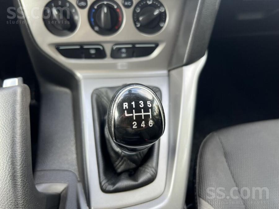 Pelēks Ford Focus 2014 Liepāja, ar dzinēja tilpumu 1.60 L un nobraukumu 289 tūkst. km par 3450 €, foto 15 vietnē AUTOMOTO.COM.LV