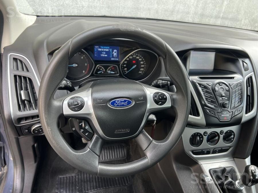Pelēks Ford Focus 2014 Liepāja, ar dzinēja tilpumu 1.60 L un nobraukumu 289 tūkst. km par 3450 €, foto 23 vietnē AUTOMOTO.COM.LV