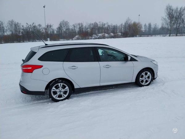 Pelēks Ford Focus 2015 Marijampole, ar dzinēja tilpumu 1.50 L un nobraukumu 235 tūkst. km par 4750 €, foto 2 vietnē AUTOMOTO.COM.LV