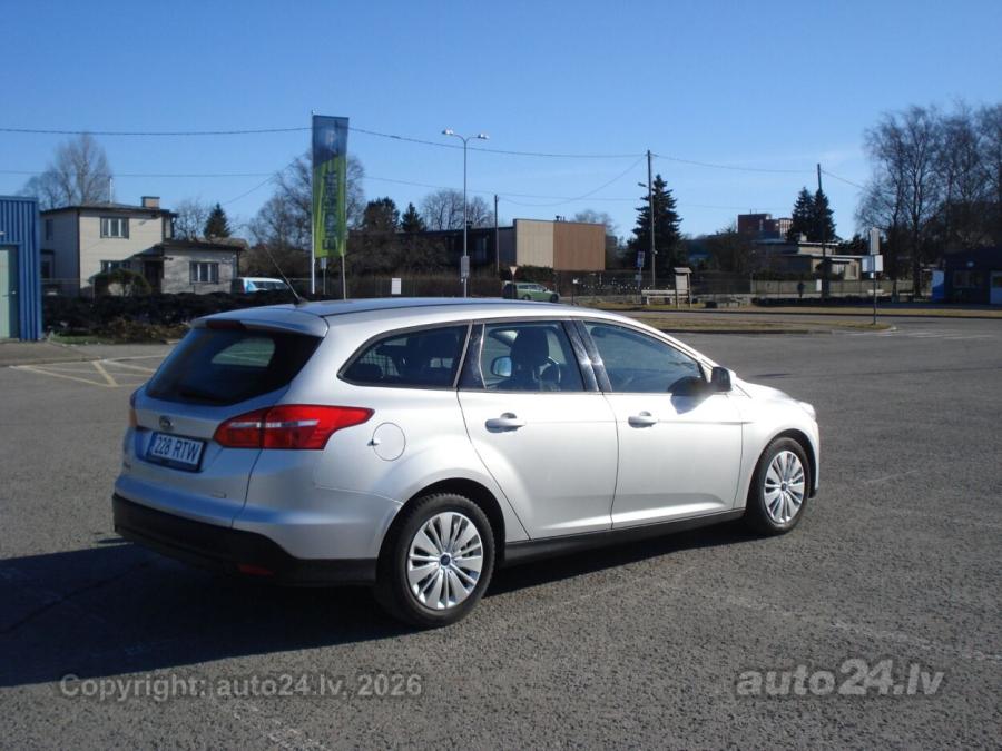 Pelēks Ford Focus 2015 Tallina, ar dzinēja tilpumu 1.00 L un nobraukumu 205 tūkst. km par 4700 €, foto 4 vietnē AUTOMOTO.COM.LV