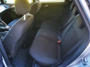Grey Ford Focus 2015 in Klaipeda, with an engine capacity of 1.00 L and mileage of 141 thousand km for 4590 €, photo 19 on AUTOMOTO.COM.LV