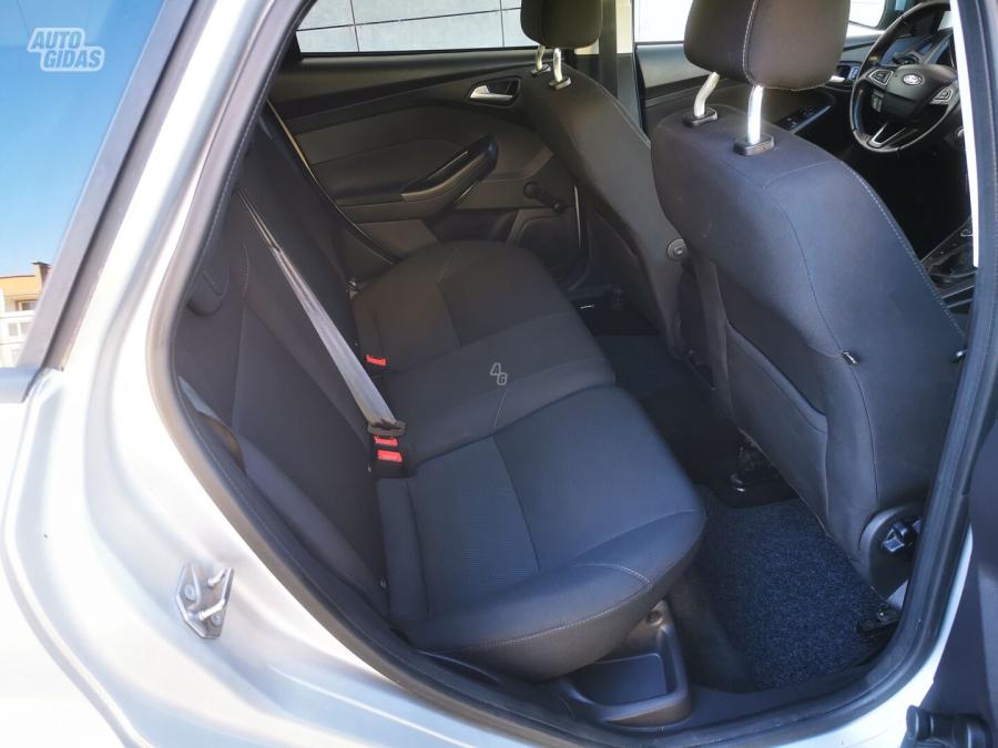 Grey Ford Focus 2015 in Klaipeda, with an engine capacity of 1.00 L and mileage of 141 thousand km for 4590 €, photo 20 on AUTOMOTO.COM.LV
