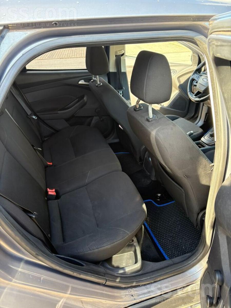 Pelēks Ford Focus 2015 Rēzekne, ar dzinēja tilpumu 1.60 L un nobraukumu 316 tūkst. km par 4000 €, foto 13 vietnē AUTOMOTO.COM.LV