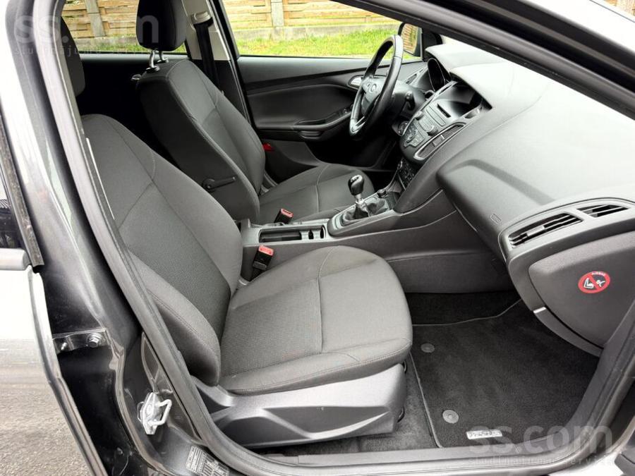 Pelēks Ford Focus 2015 Saldus, ar dzinēja tilpumu 1.00 L un nobraukumu 186 tūkst. km par 4950 €, foto 16 vietnē AUTOMOTO.COM.LV