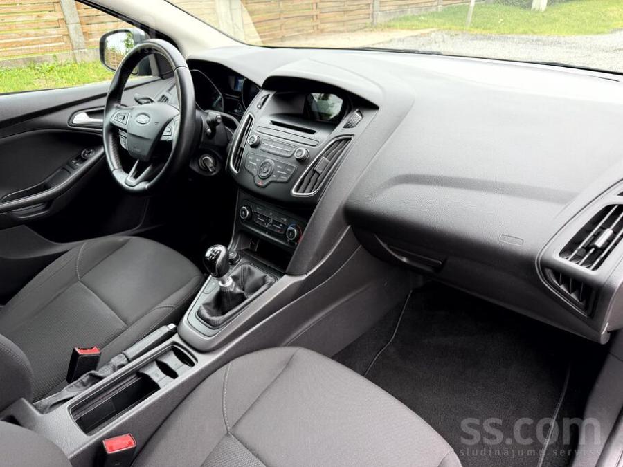 Pelēks Ford Focus 2015 Saldus, ar dzinēja tilpumu 1.00 L un nobraukumu 186 tūkst. km par 4950 €, foto 17 vietnē AUTOMOTO.COM.LV