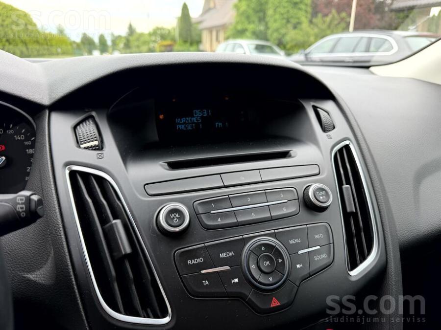 Pelēks Ford Focus 2015 Saldus, ar dzinēja tilpumu 1.00 L un nobraukumu 186 tūkst. km par 4950 €, foto 23 vietnē AUTOMOTO.COM.LV