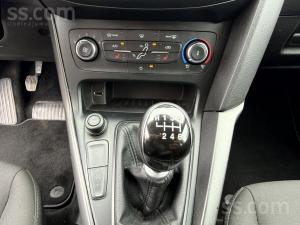 Pelēks Ford Focus 2015 Saldus, ar dzinēja tilpumu 1.00 L un nobraukumu 186 tūkst. km par 4950 €, foto 24 vietnē AUTOMOTO.COM.LV