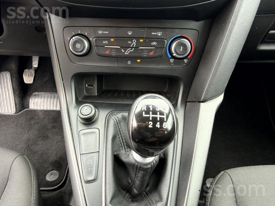 Pelēks Ford Focus 2015 Saldus, ar dzinēja tilpumu 1.00 L un nobraukumu 186 tūkst. km par 4950 €, foto 24 vietnē AUTOMOTO.COM.LV