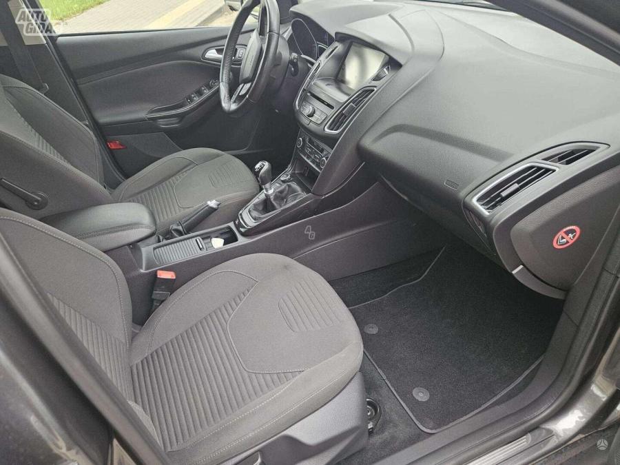 Pelēks Ford Focus 2015 Šauļi, ar dzinēja tilpumu 1.00 L un nobraukumu 213 tūkst. km par 5950 €, foto 15 vietnē AUTOMOTO.COM.LV