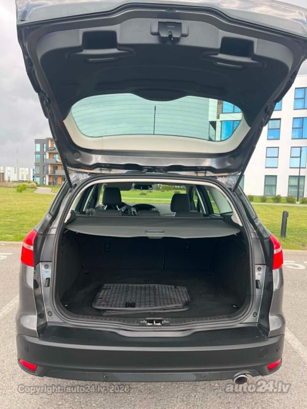Grey Ford Focus 2015 in Tallinn, with an engine capacity of 2.00 L and mileage of 272 thousand km for 8400 €, photo 10 on AUTOMOTO.COM.LV