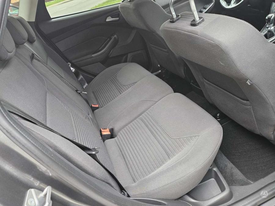 Grey Ford Focus 2015 in Siauliai, with an engine capacity of 1.00 L and mileage of 213 thousand km for 5950 €, photo 18 on AUTOMOTO.COM.LV