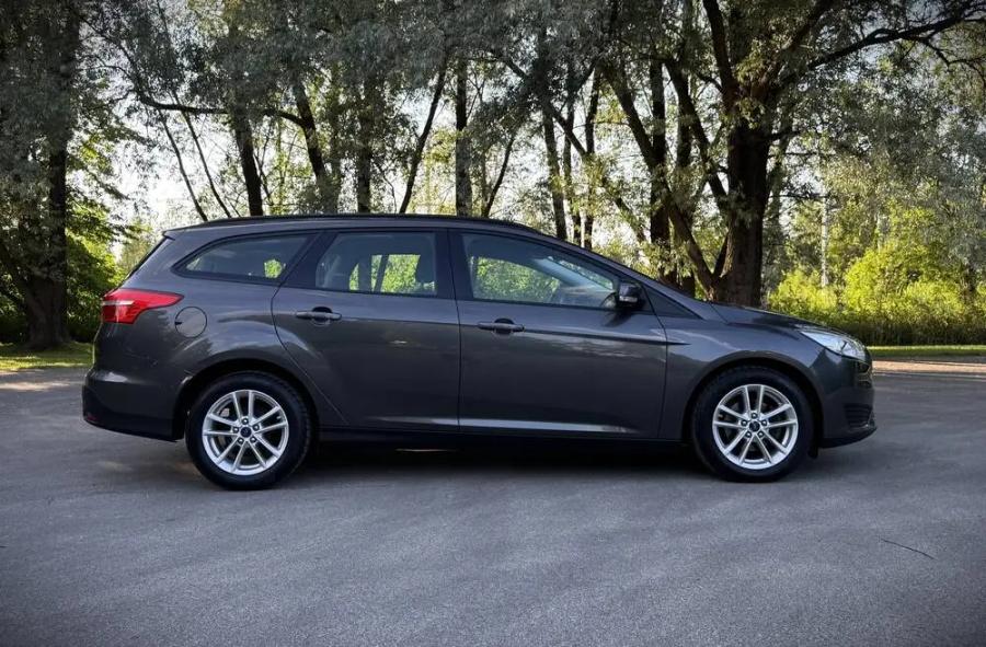 Grey Ford Focus 2015 in Jurmala, with an engine capacity of 1.50 L and mileage of 276 thousand km for 4999 €, photo 6 on AUTOMOTO.COM.LV