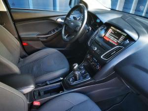 Grey Ford Focus 2015 in Klaipeda, with an engine capacity of 1.00 L and mileage of 139 thousand km for 4750 €, photo 19 on AUTOMOTO.COM.LV