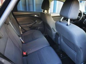 Pelēks Ford Focus 2015 Klaipėda, ar dzinēja tilpumu 1.00 L un nobraukumu 139 tūkst. km par 4750 €, foto 22 vietnē AUTOMOTO.COM.LV