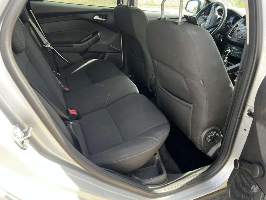 Grey Ford Focus 2015 in Taurage, with an engine capacity of 1.56 L and mileage of 211 thousand km for 3250 €, photo 9 on AUTOMOTO.COM.LV
